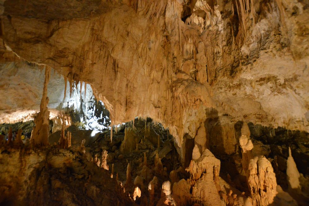 Visita alle Grotte di Frasassi : nelle Marche un'esperienza da non perdere